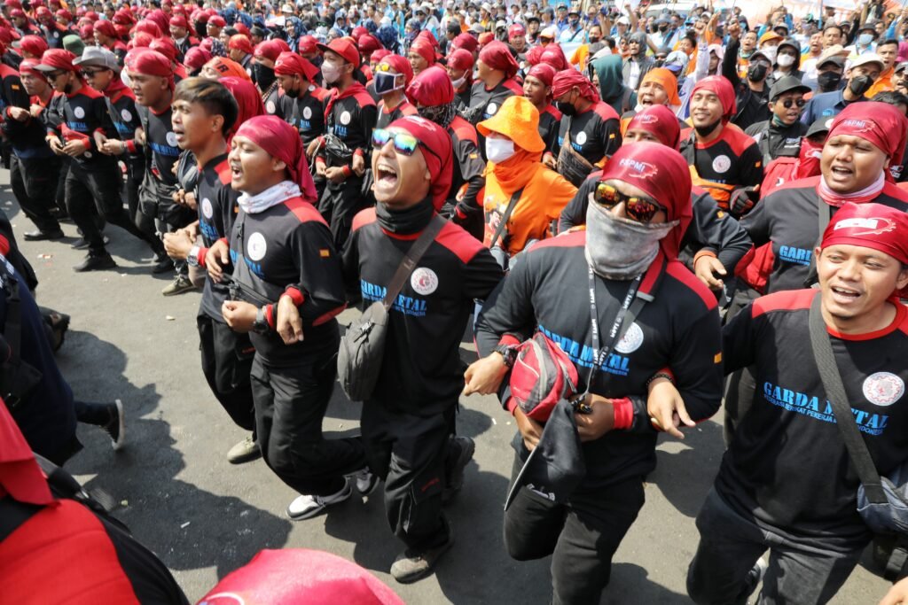 Buruh Ancam Mogok Hingga Terus Demo Sampai BBM Turun - Acehinfo Buruh Ancam Mogok Hingga Terus Demo Sampai BBM Turun - Acehinfo