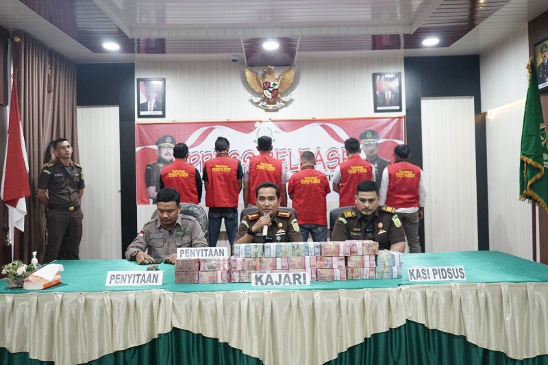 Kejari Aceh Timur Tetapkan Enam Tersangka Dugaan Korupsi Pembangunan ... Kejari Aceh Timur Tetapkan Enam Tersangka Dugaan Korupsi Pembangunan ...