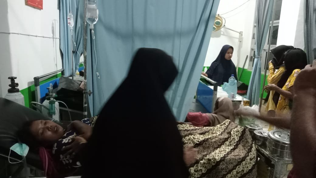 Diduga Keracunan Gas, Puluhan Warga Aceh Timur Dilarikan Ke Rumah Sakit ... Diduga Keracunan Gas, Puluhan Warga Aceh Timur Dilarikan Ke Rumah Sakit ...