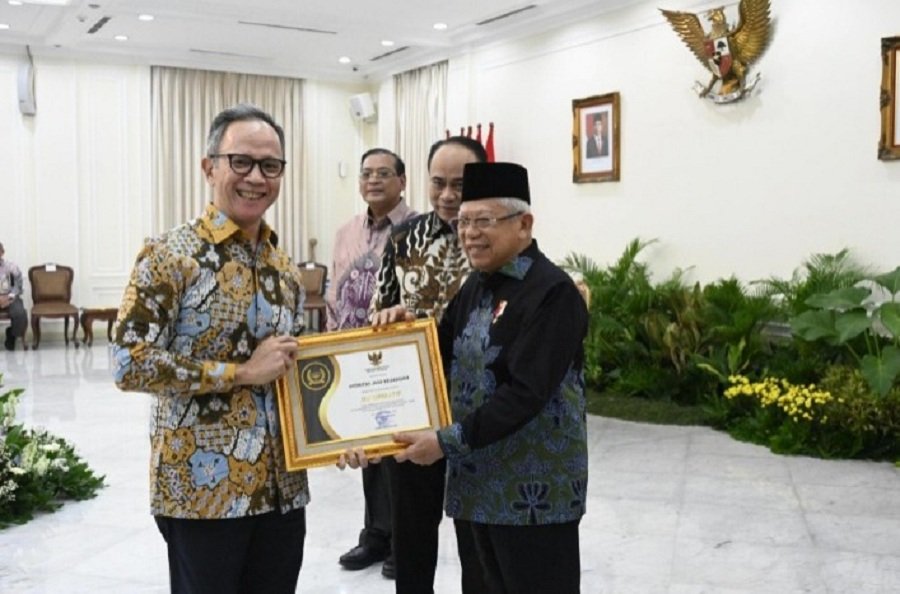 OJK Raih Penghargaan Sebagai Lembaga Paling Informatif - Acehinfo OJK Raih Penghargaan Sebagai Lembaga Paling Informatif - Acehinfo