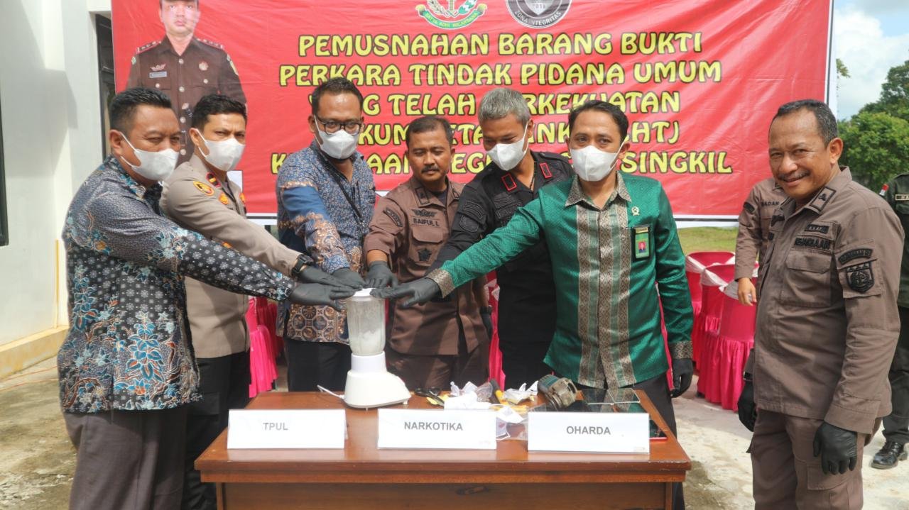 Setelah Inkracht, Kejari Aceh Singkil Musnahkan Barang Bukti TPU - Acehinfo Setelah Inkracht, Kejari Aceh Singkil Musnahkan Barang Bukti TPU - Acehinfo